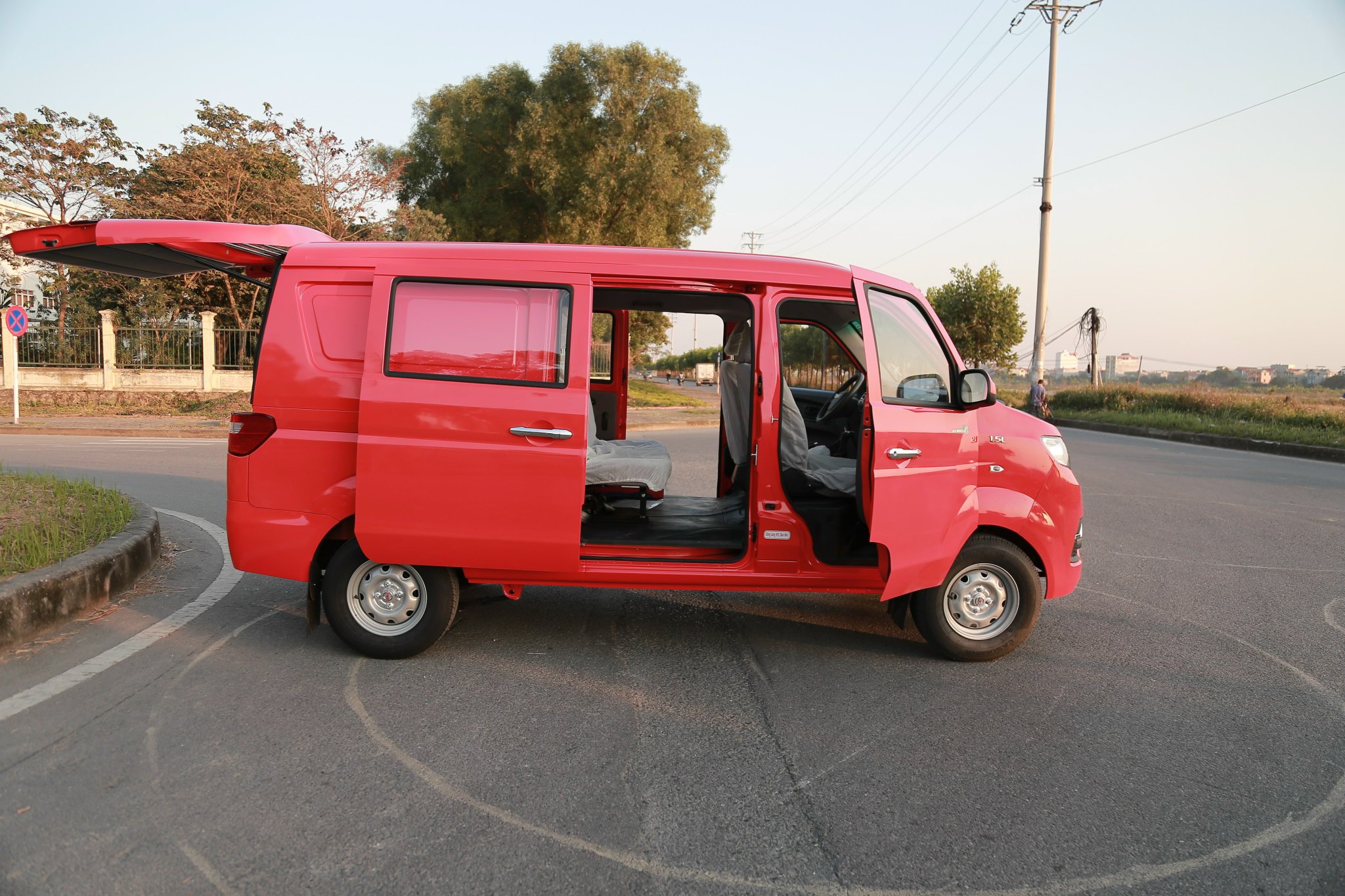 XE TẢI VAN SRM X30i V5 5 CHỖ 745KG - Xe Srm Việt Nam